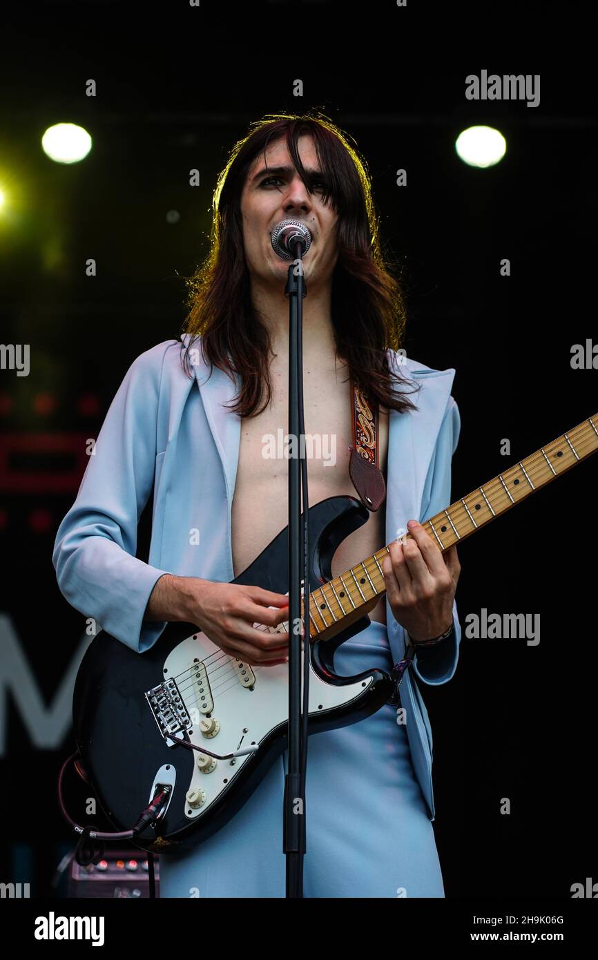 Brian D'Addario of The Lemon Twigs performing live on the Mountain ...
