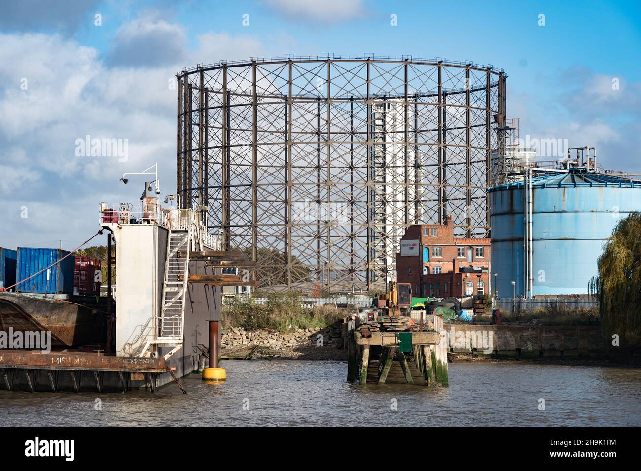 Gasworks east london hi-res stock photography and images - Alamy