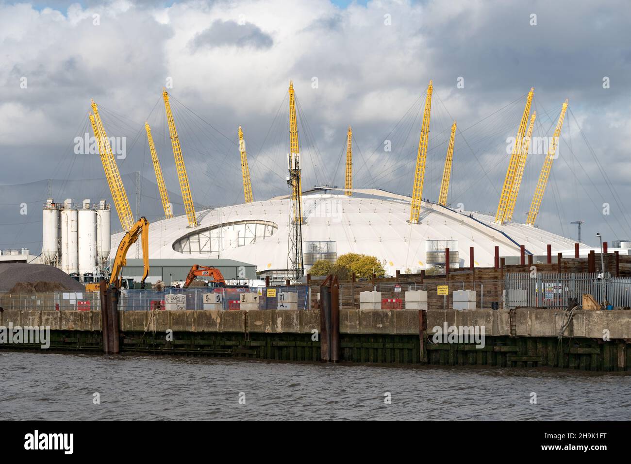 Buildings and landmarks the o2 arena london hi-res stock photography ...