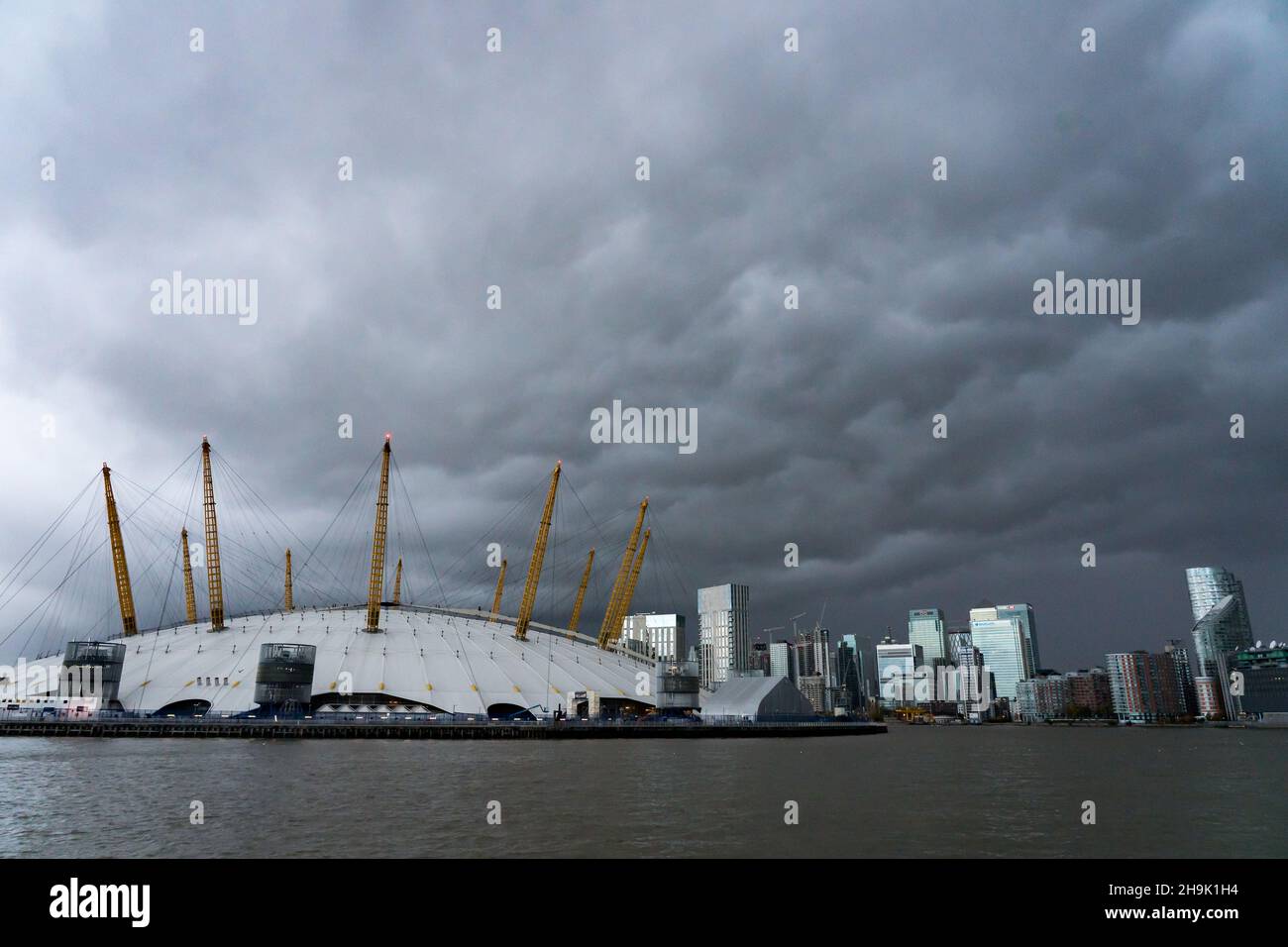 Buildings and landmarks the o2 arena london hi-res stock photography ...