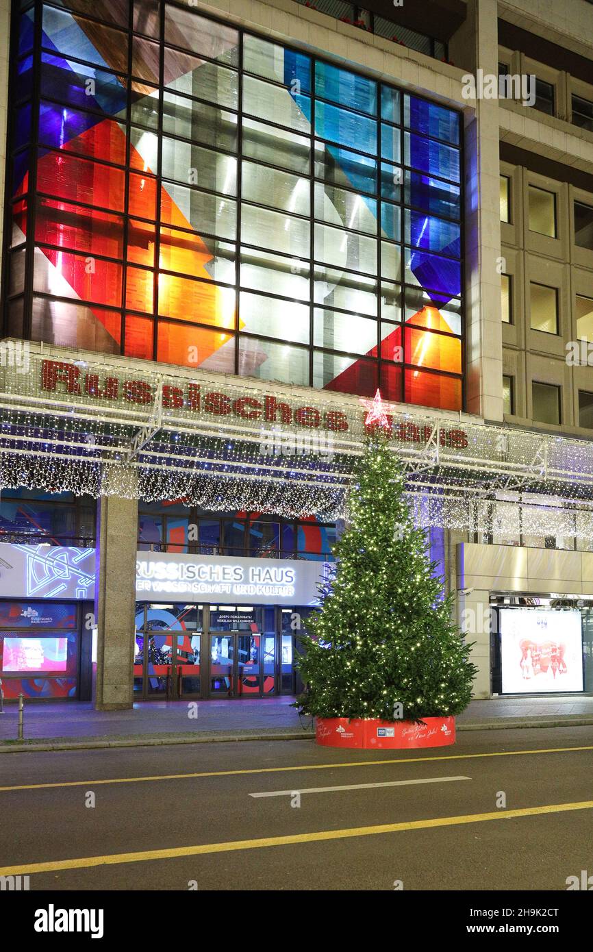 Old storefront german hi-res stock photography and images - Alamy