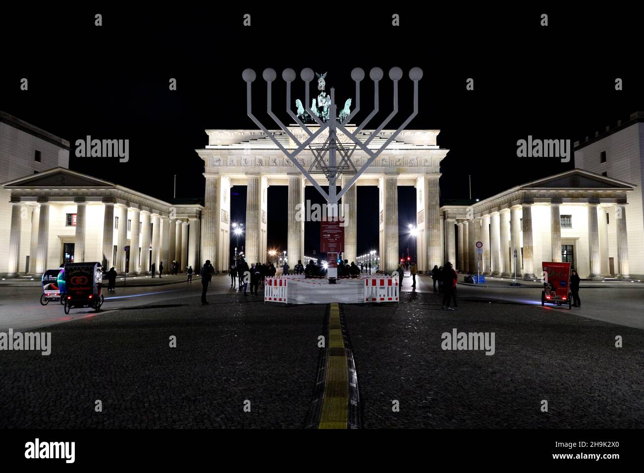 Illuminated Brandenberg Tor (or Gate) with Menora Feature in Central ...