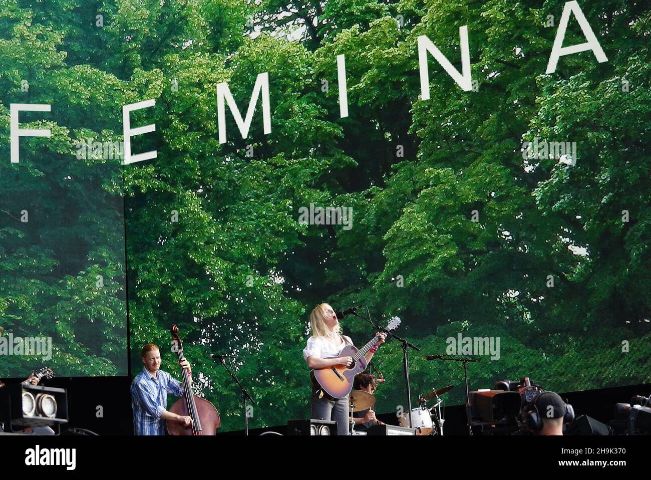 Laura marling neil young hi-res stock photography and images - Alamy