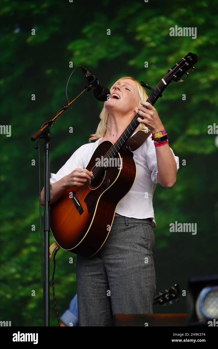 Laura marling neil young hi-res stock photography and images - Alamy