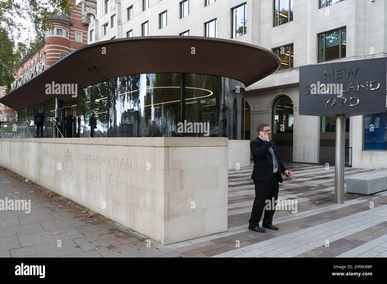 New scotland yard police station hi-res stock photography and images ...