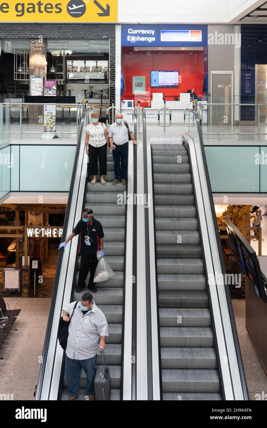 Views of travellers inside Heathrow Airport during the coronavirus ...