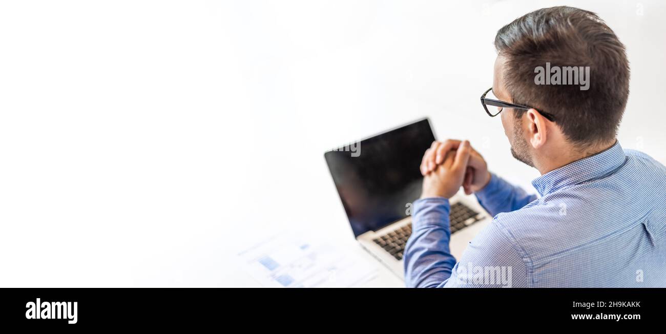 Manager looking over shoulder hi-res stock photography and images - Alamy