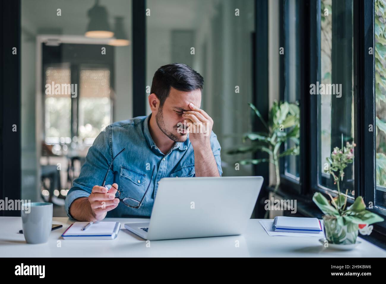 Bad posture desk hi-res stock photography and images - Alamy