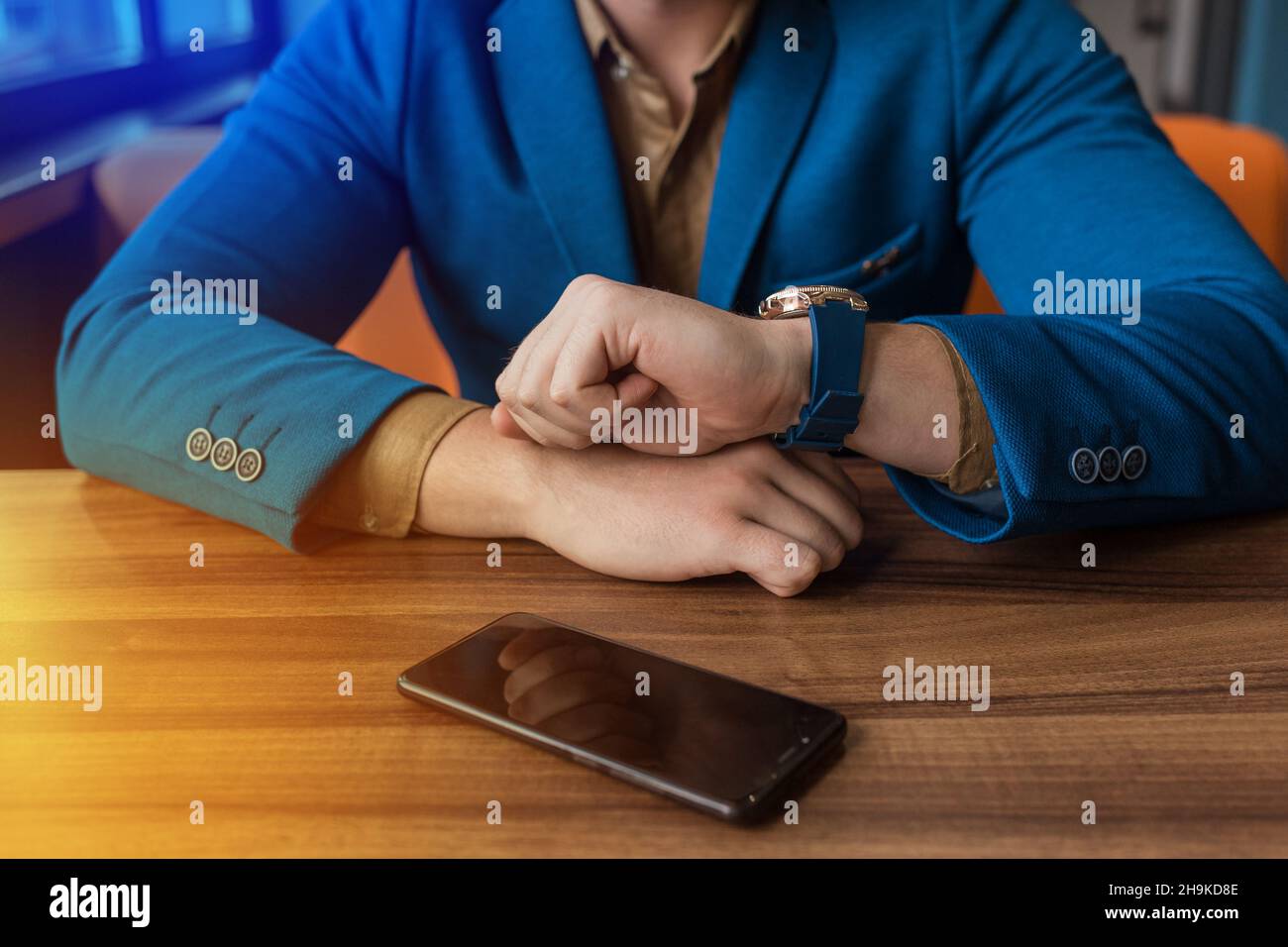 Opposite mobile hi-res stock photography and images - Alamy