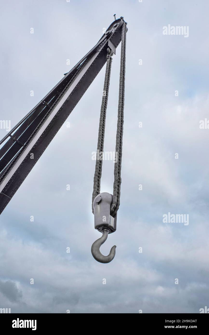 Crane hook lifting up steel rope hi-res stock photography and images ...