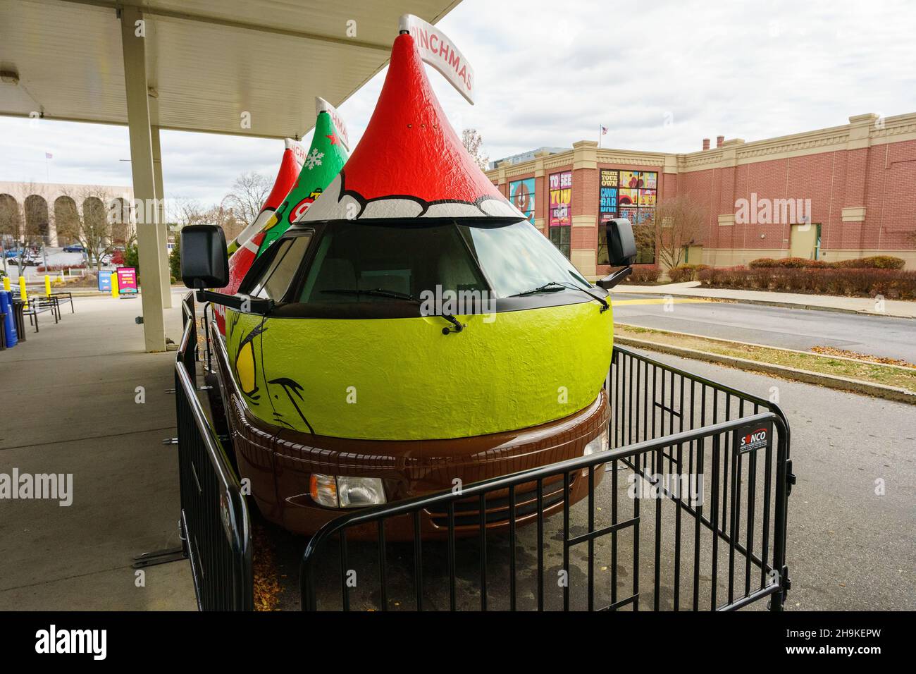 Hershey, PA, USA - December 3, 2021: The Kissmobile, now a Grinchmobile ...