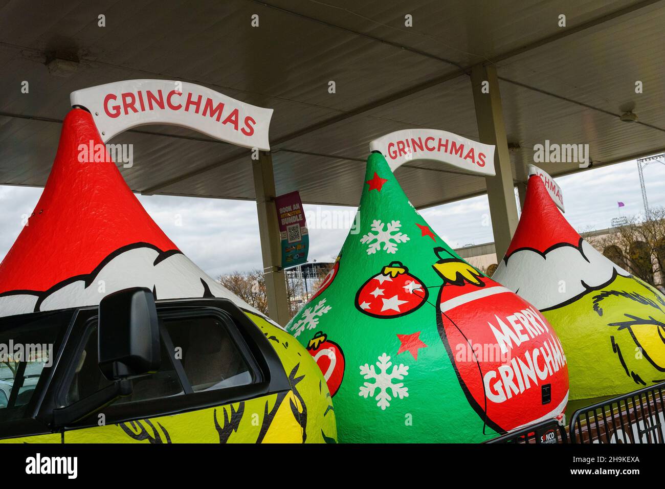 Hershey, PA, USA - December 3, 2021: The Kissmobile, now a Grinchmobile ...
