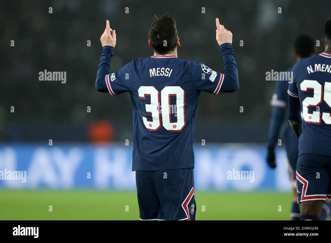 PARIJS, FRANCE - DECEMBER 7: Lionel Messi of Paris Saint-Germain ...