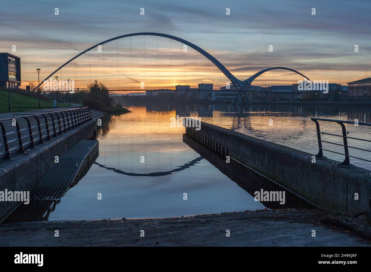 Infinity bridge reflection uk hi-res stock photography and images - Alamy