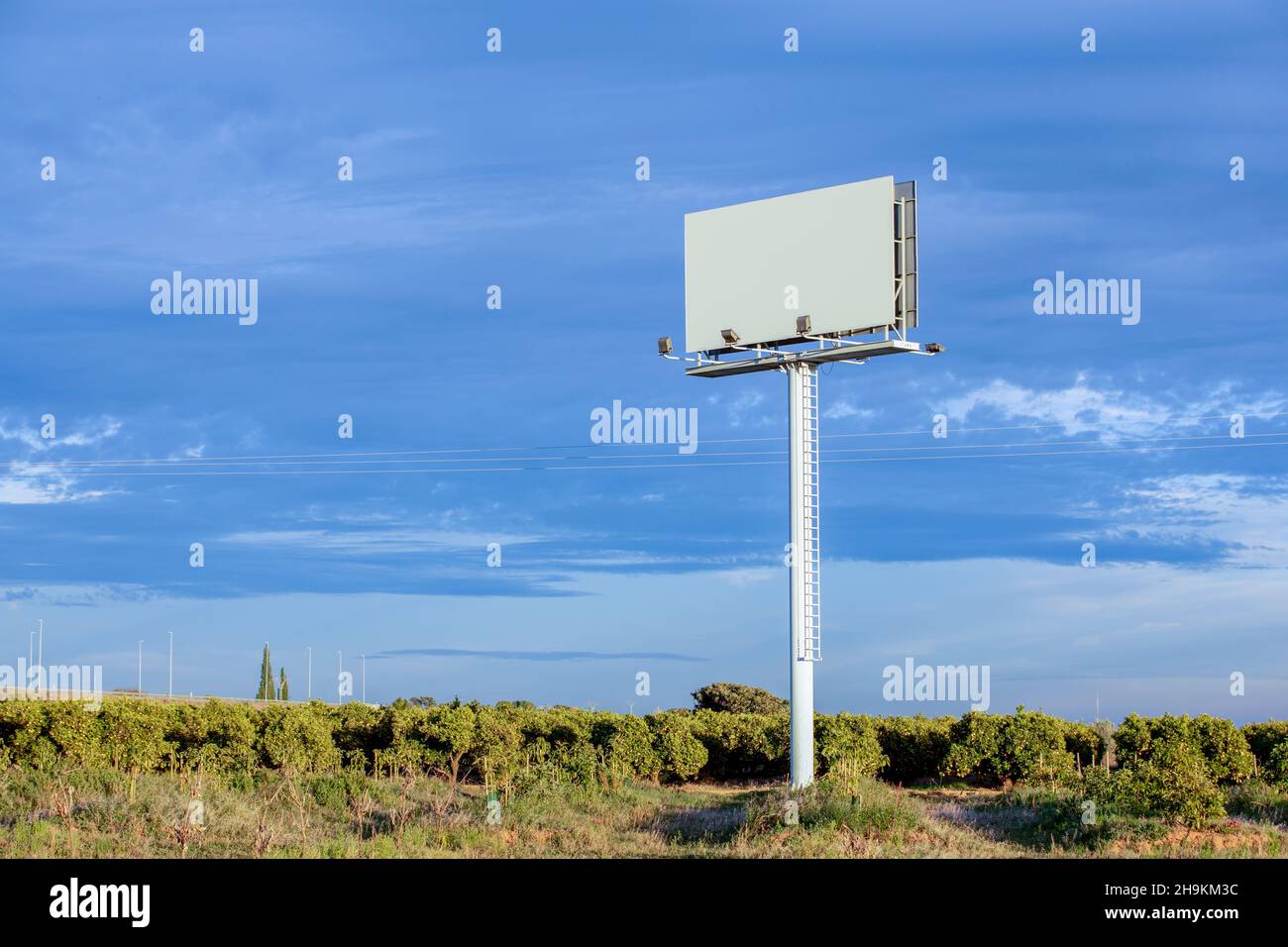 Empty billboard sign hi-res stock photography and images - Alamy