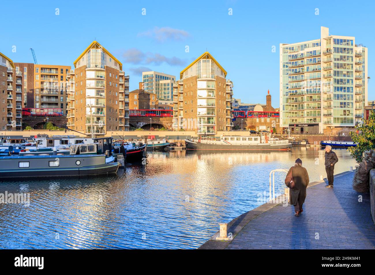 London marina mooring hi-res stock photography and images - Alamy