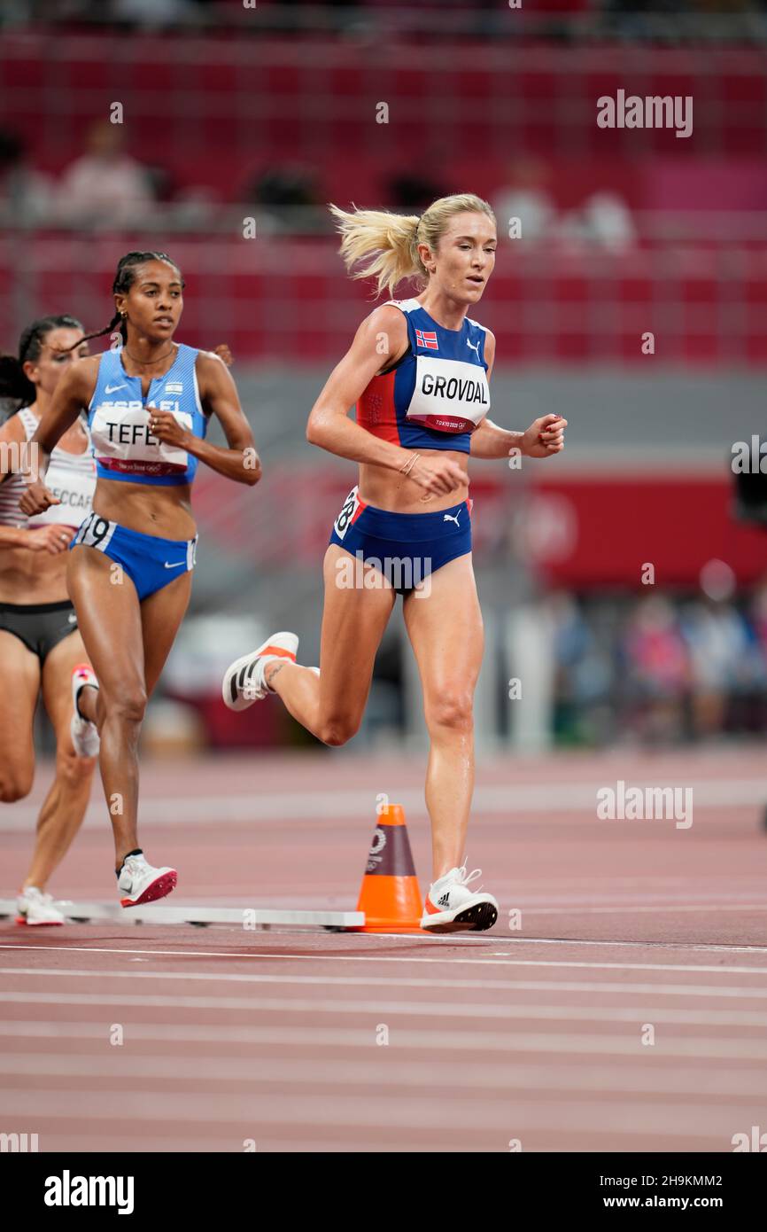 Karoline Bjerkeli Grovdal competing in the 10,000 meters of the 2020 ...