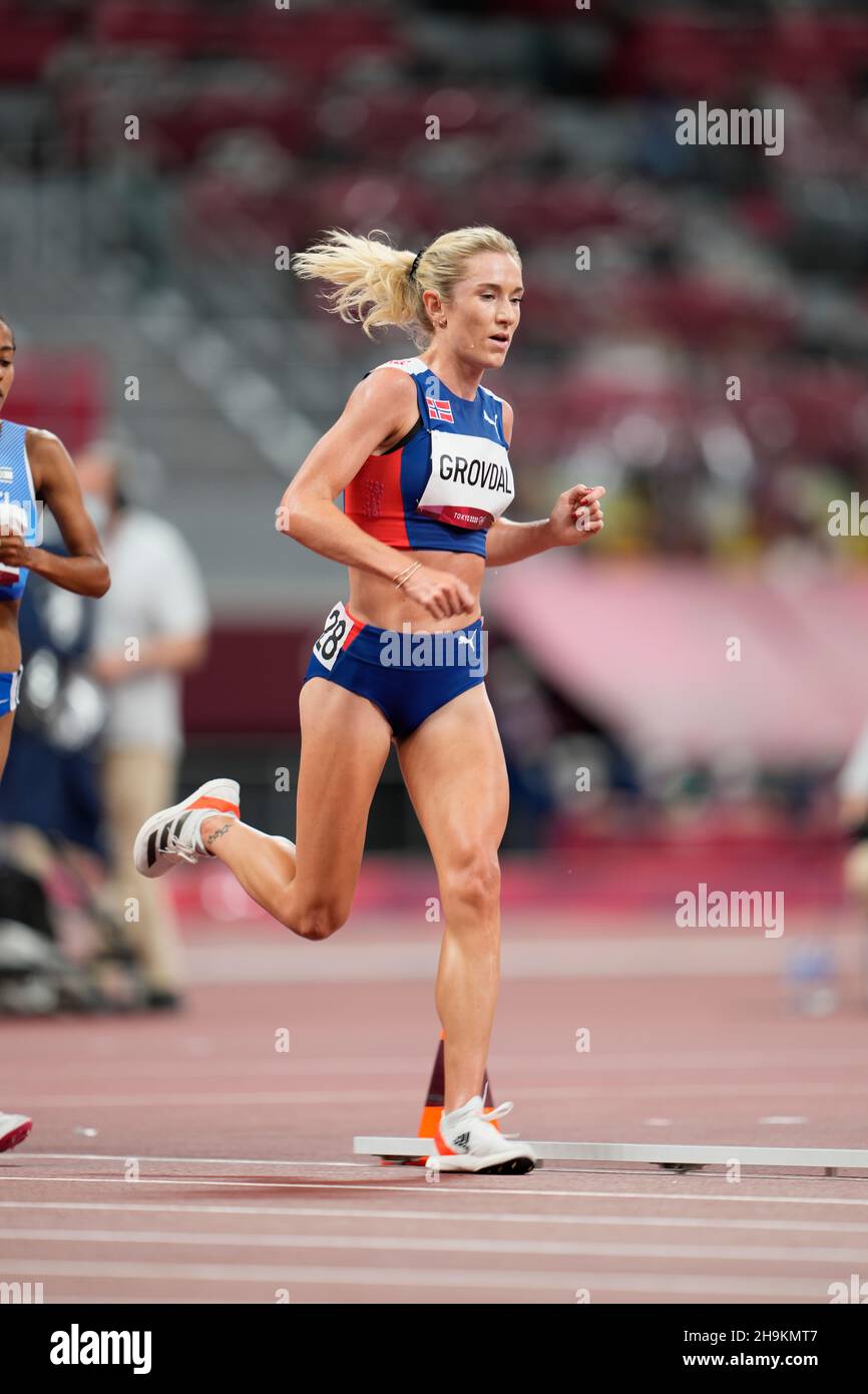 Karoline Bjerkeli Grovdal competing in the 10,000 meters of the 2020 ...