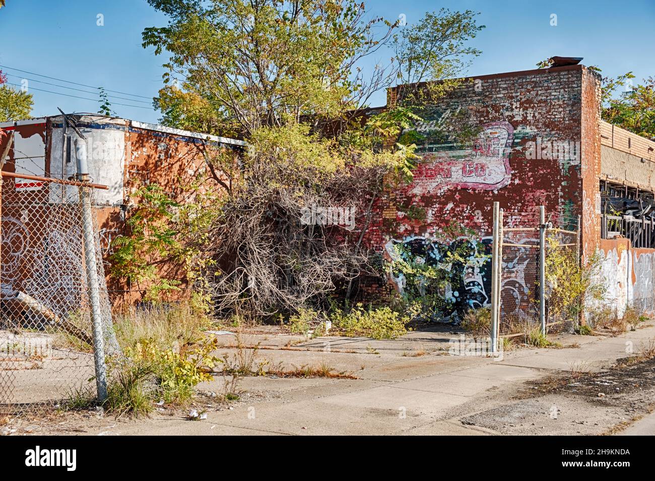 Exterior rundown building city hi-res stock photography and images - Alamy