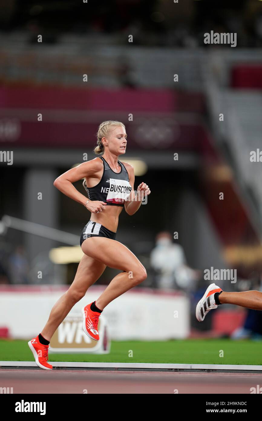 Camille Buscomb competing in the 10,000 meters of the 2020 Tokyo ...