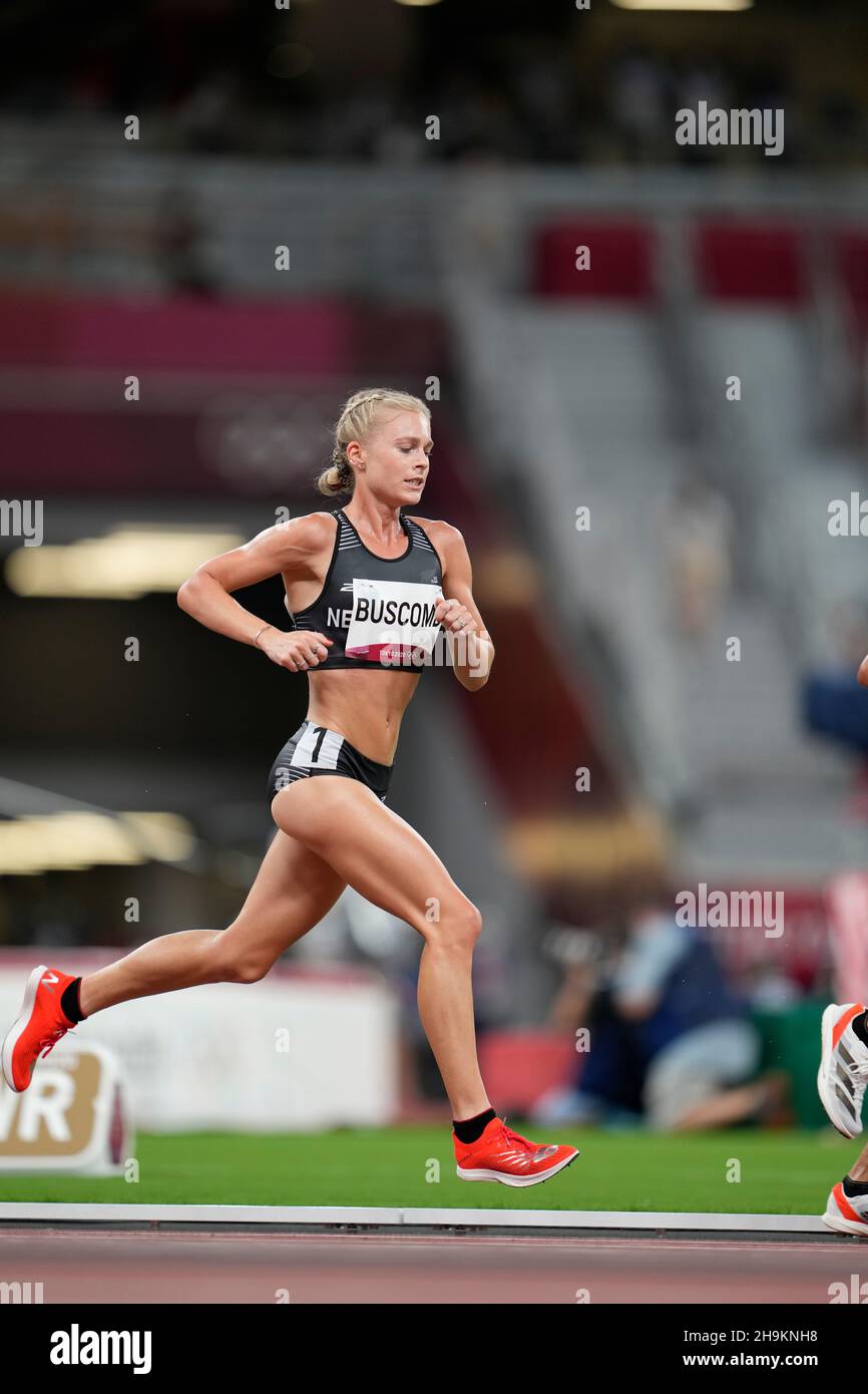 Camille Buscomb competing in the 10,000 meters of the 2020 Tokyo ...