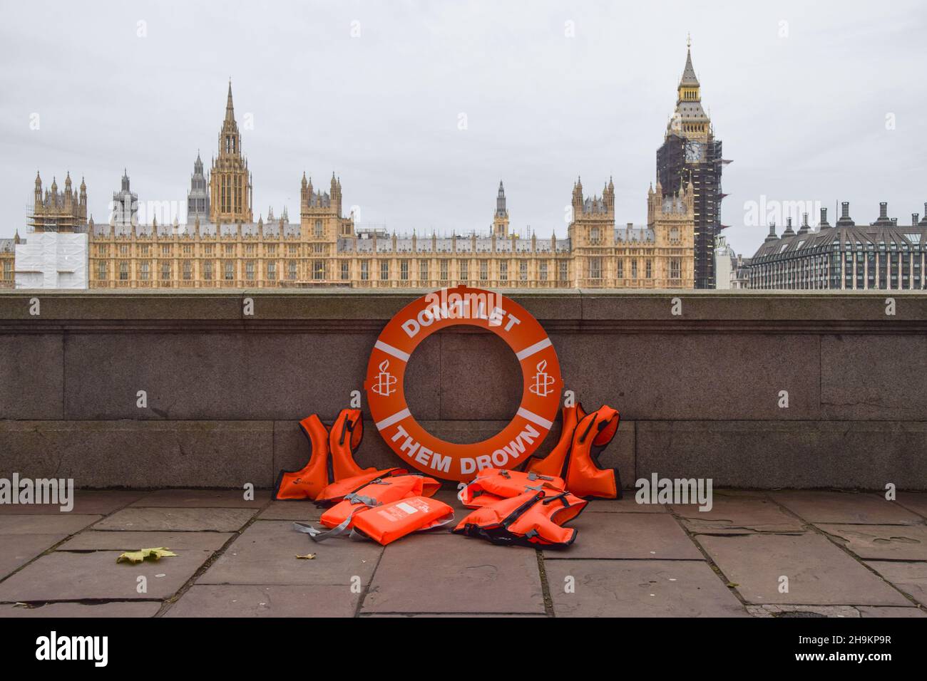 Amnesty signs hi-res stock photography and images - Alamy