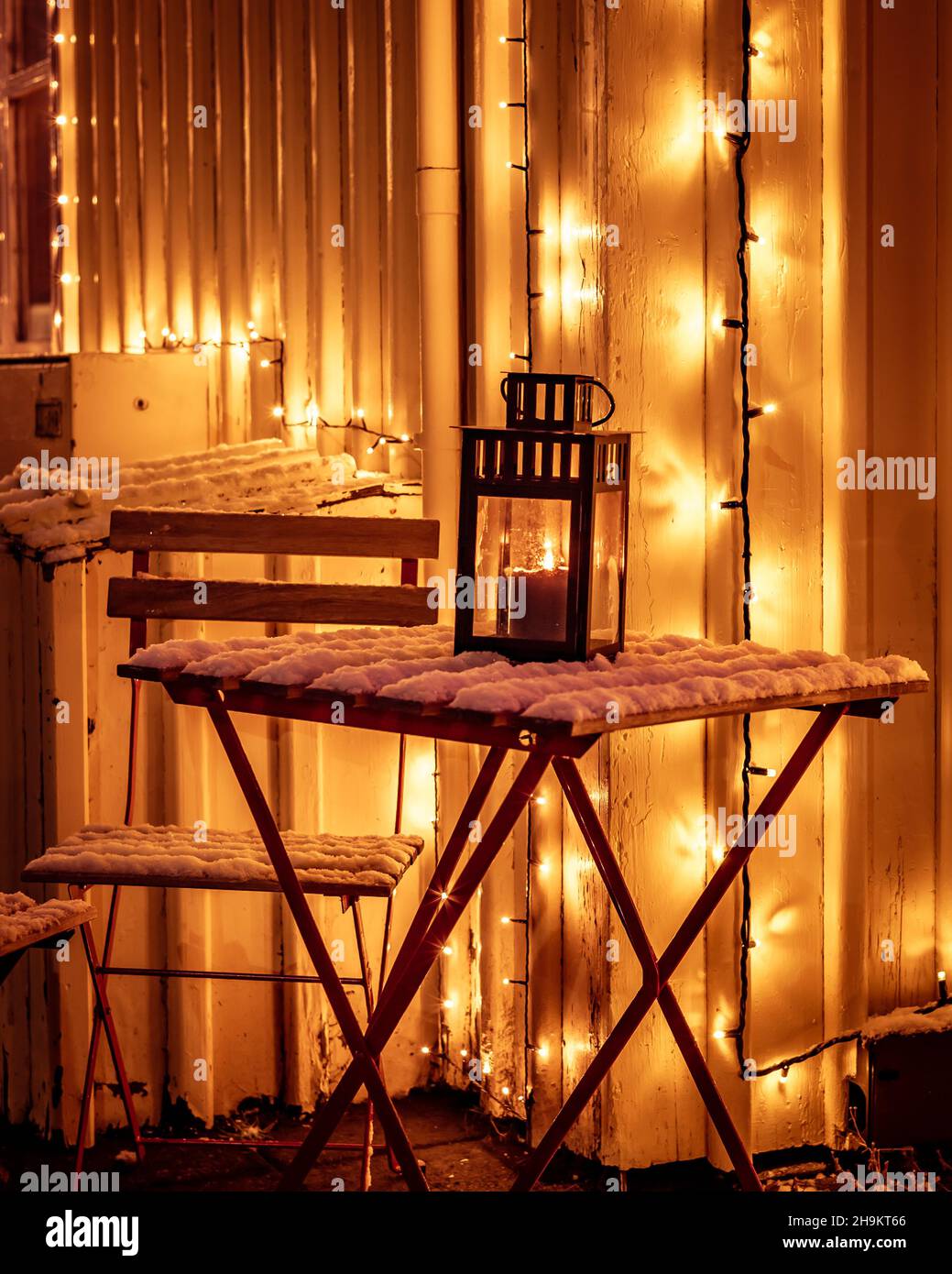 Empty chair christmas hi-res stock photography and images - Alamy