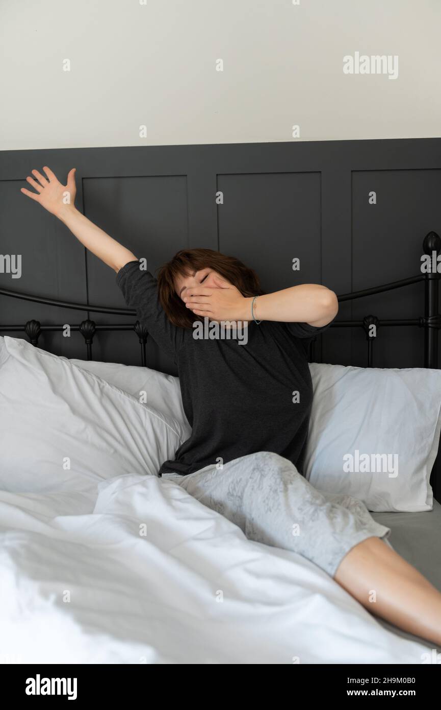 Pretty woman woke up hi-res stock photography and images - Alamy