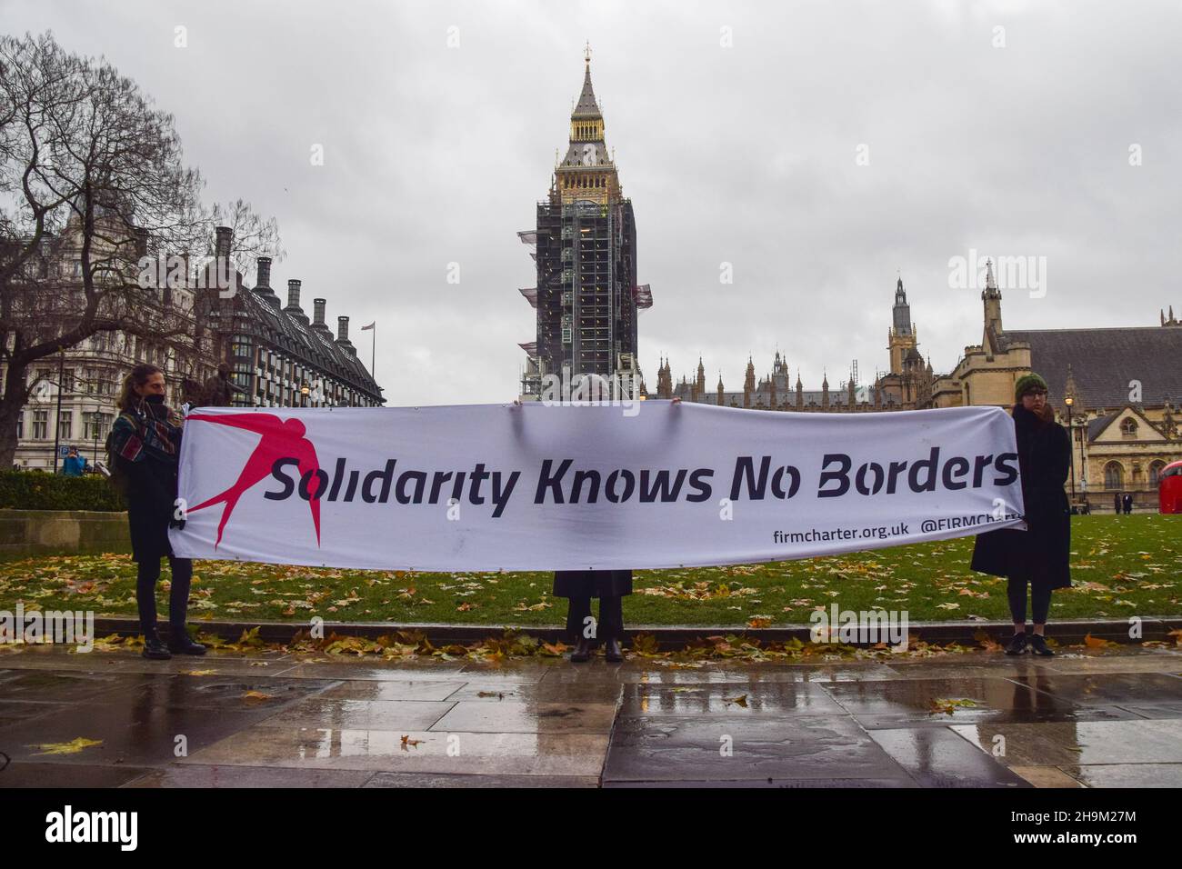 Solidarity knows no borders hi-res stock photography and images - Alamy