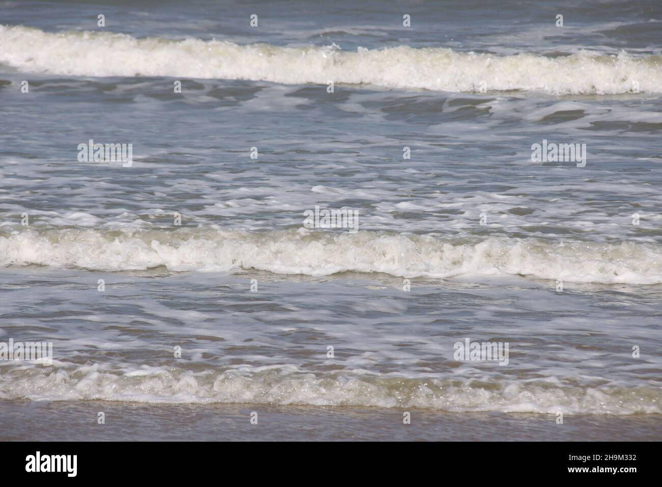 The pattern of waves in the sea Stock Photo - Alamy
