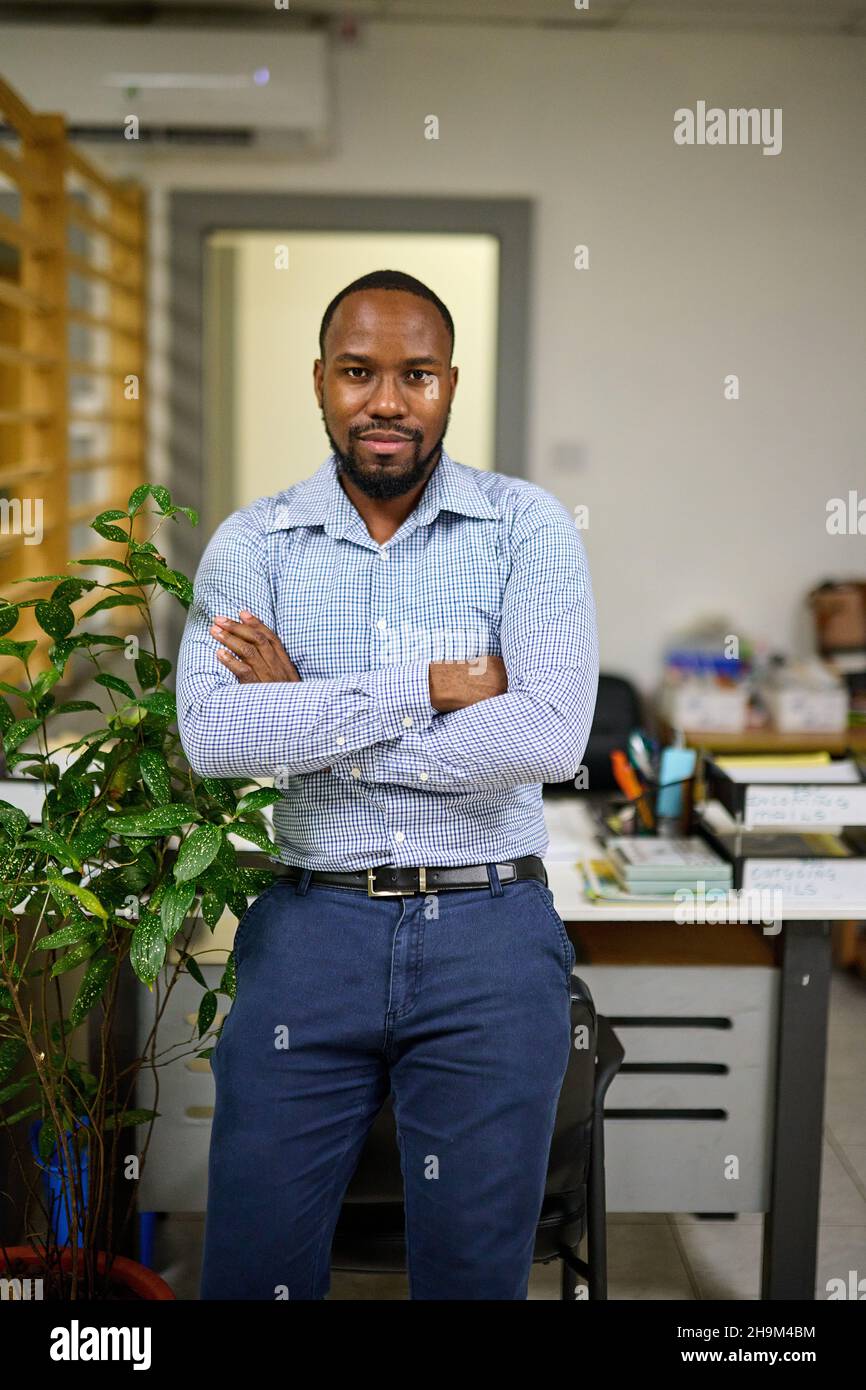 Black ceo at standing desk hi-res stock photography and images - Alamy