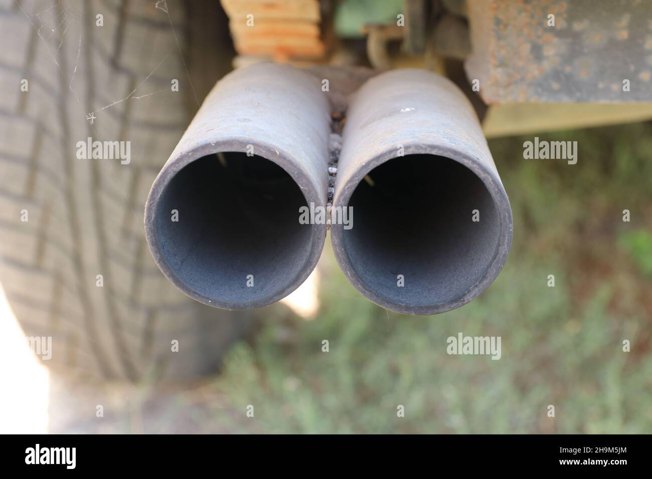 Old car exhaust pollution hi-res stock photography and images - Alamy