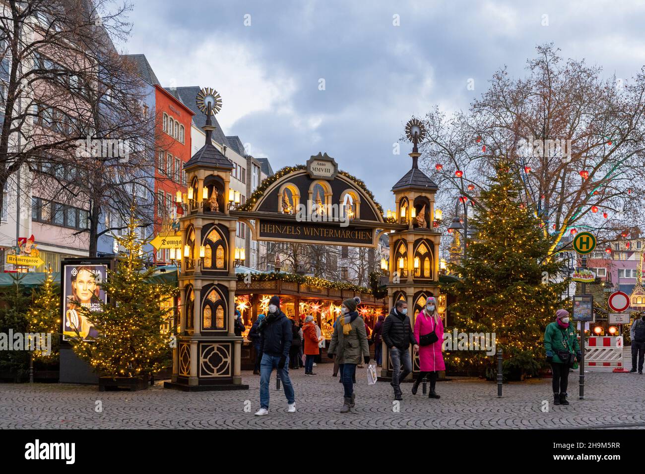 Old town christmas market cologne hi-res stock photography and images ...