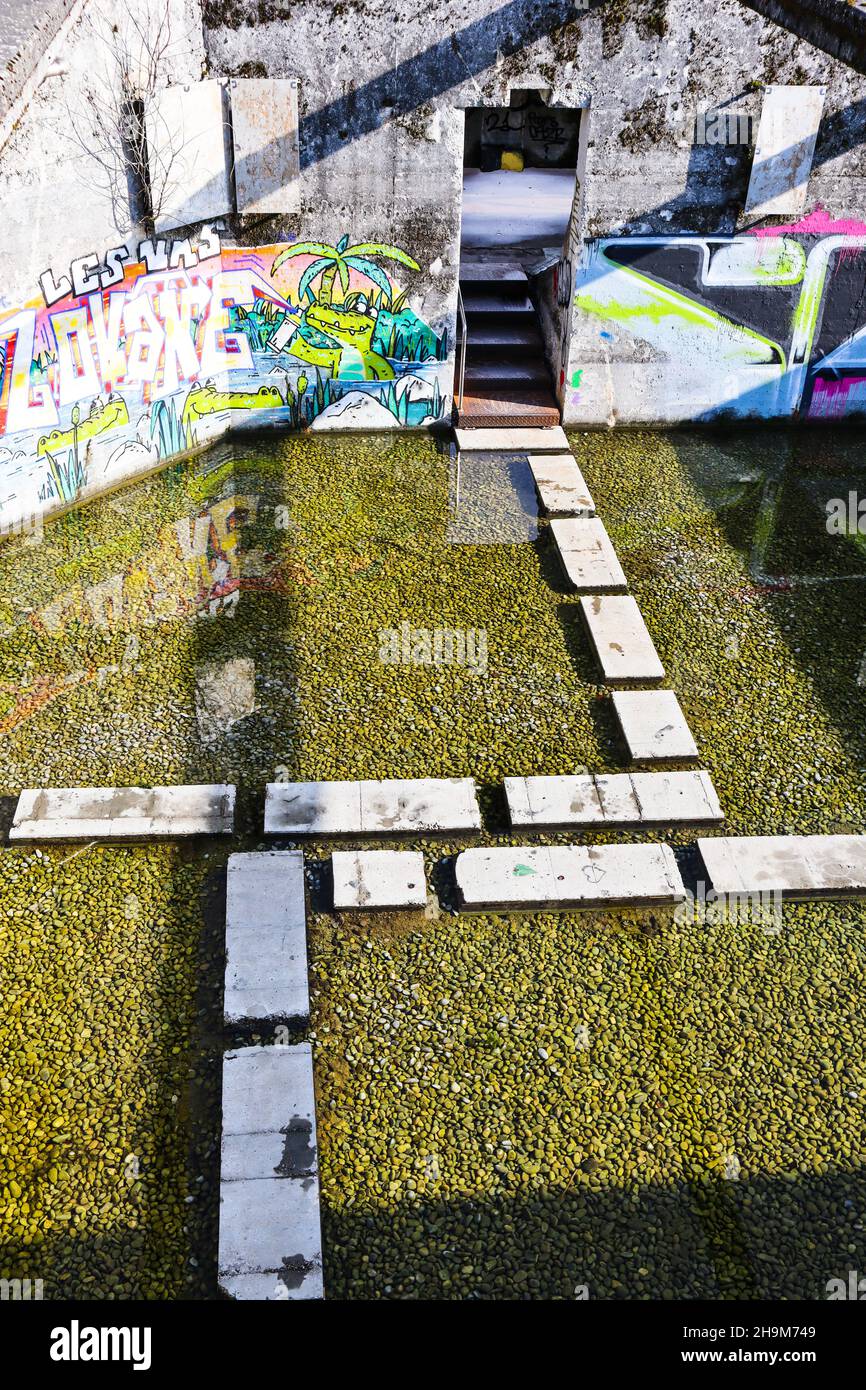 Spraying graffiti water hi-res stock photography and images - Alamy