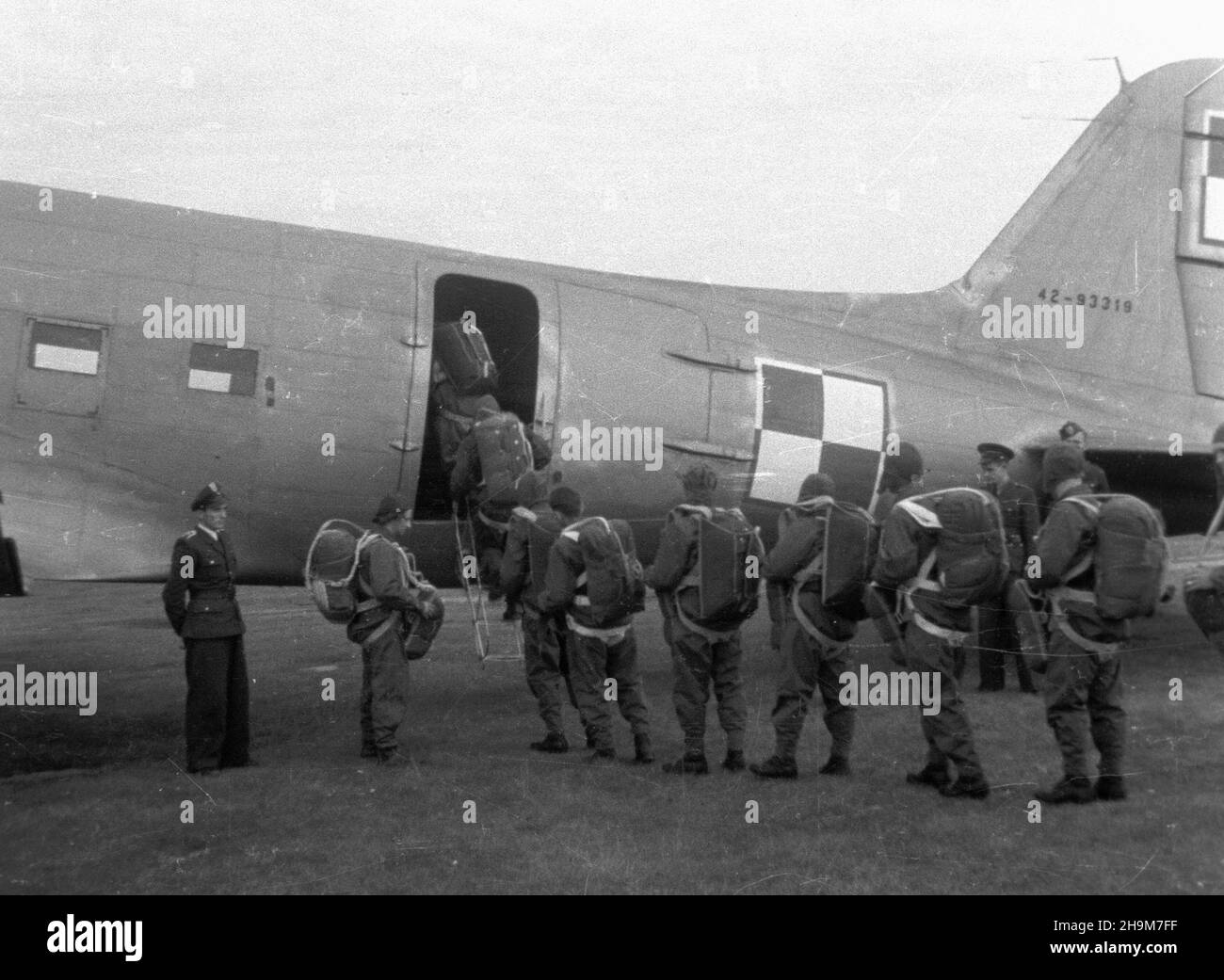 Douglas dc 3 1948 hi-res stock photography and images - Alamy