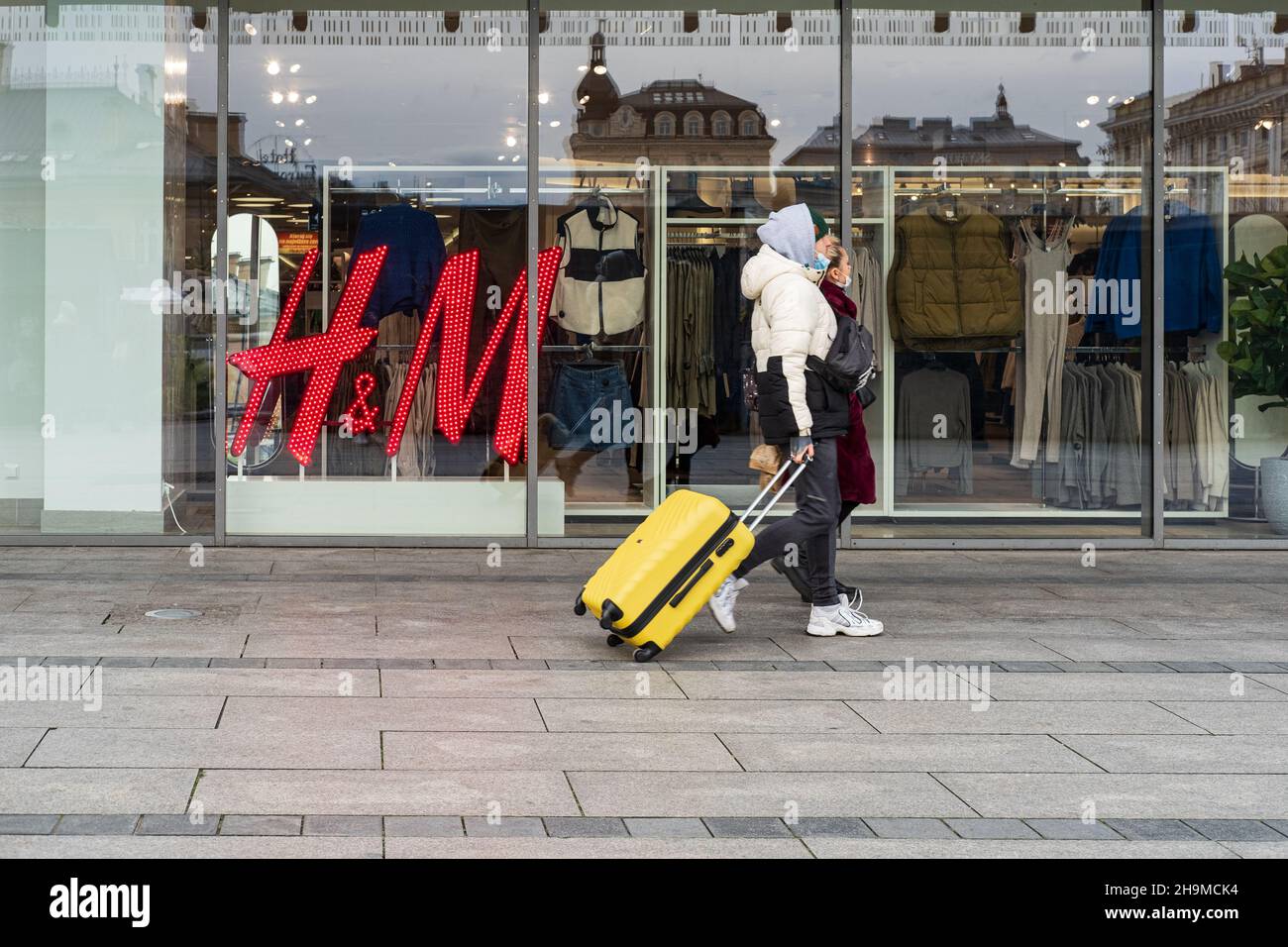 HM retail clothing store, shop entrance with people, people on street ...