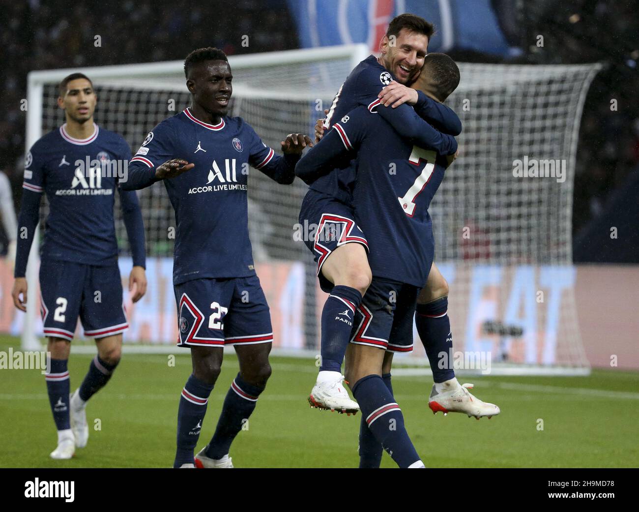 Idrissa gueye celebrates psg hi-res stock photography and images - Alamy
