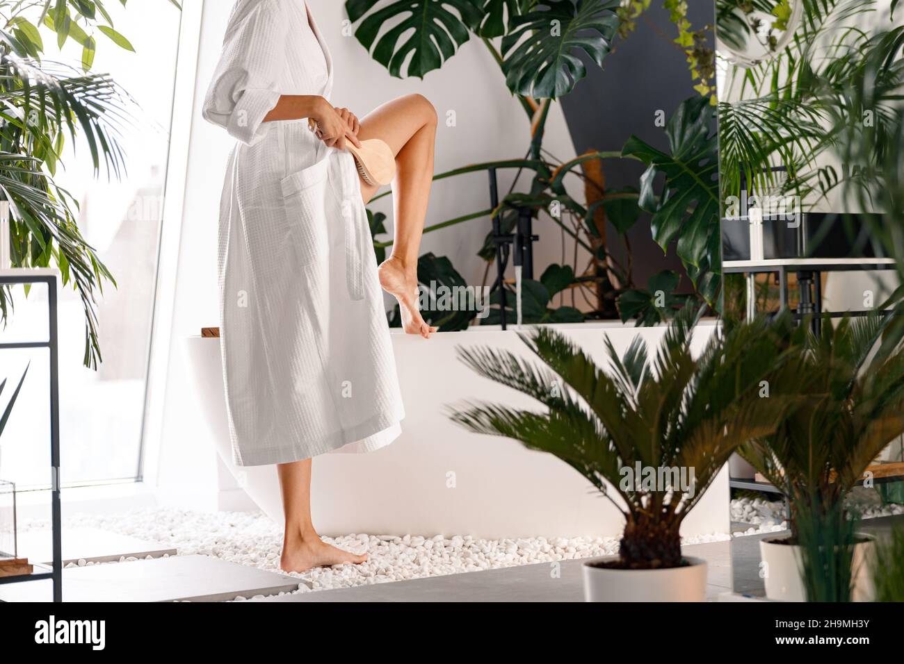 Woman body scrub bathroom hi-res stock photography and images - Alamy