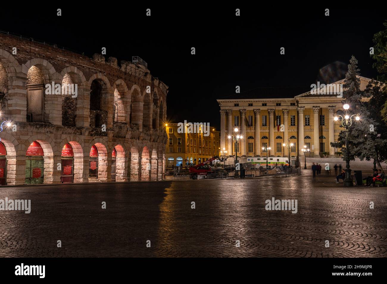 Illuminated arena hi-res stock photography and images - Alamy