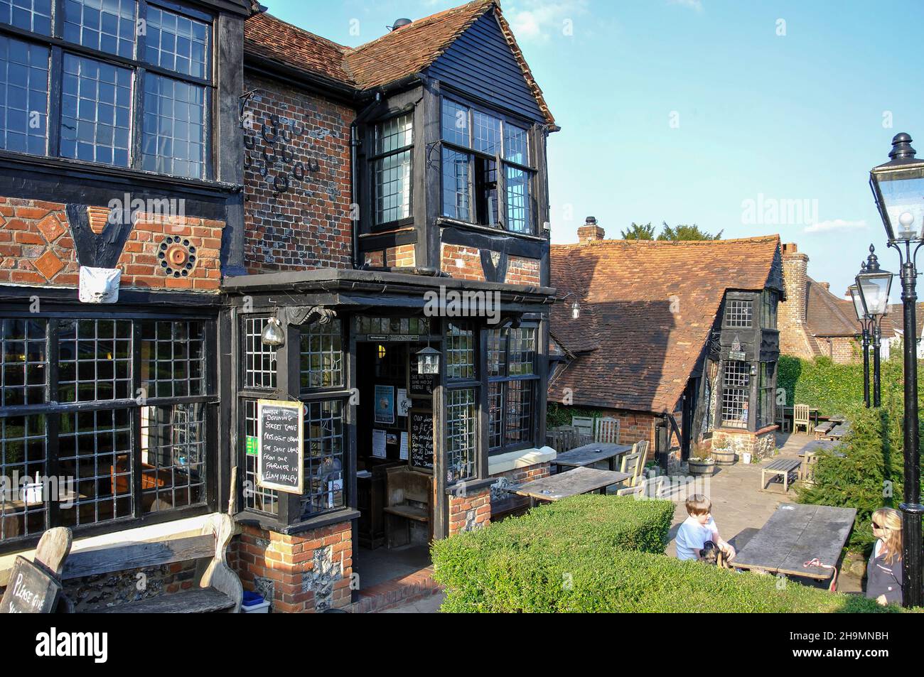 The Royal Standard of England pub, Forty Green, Beaconsfield ...