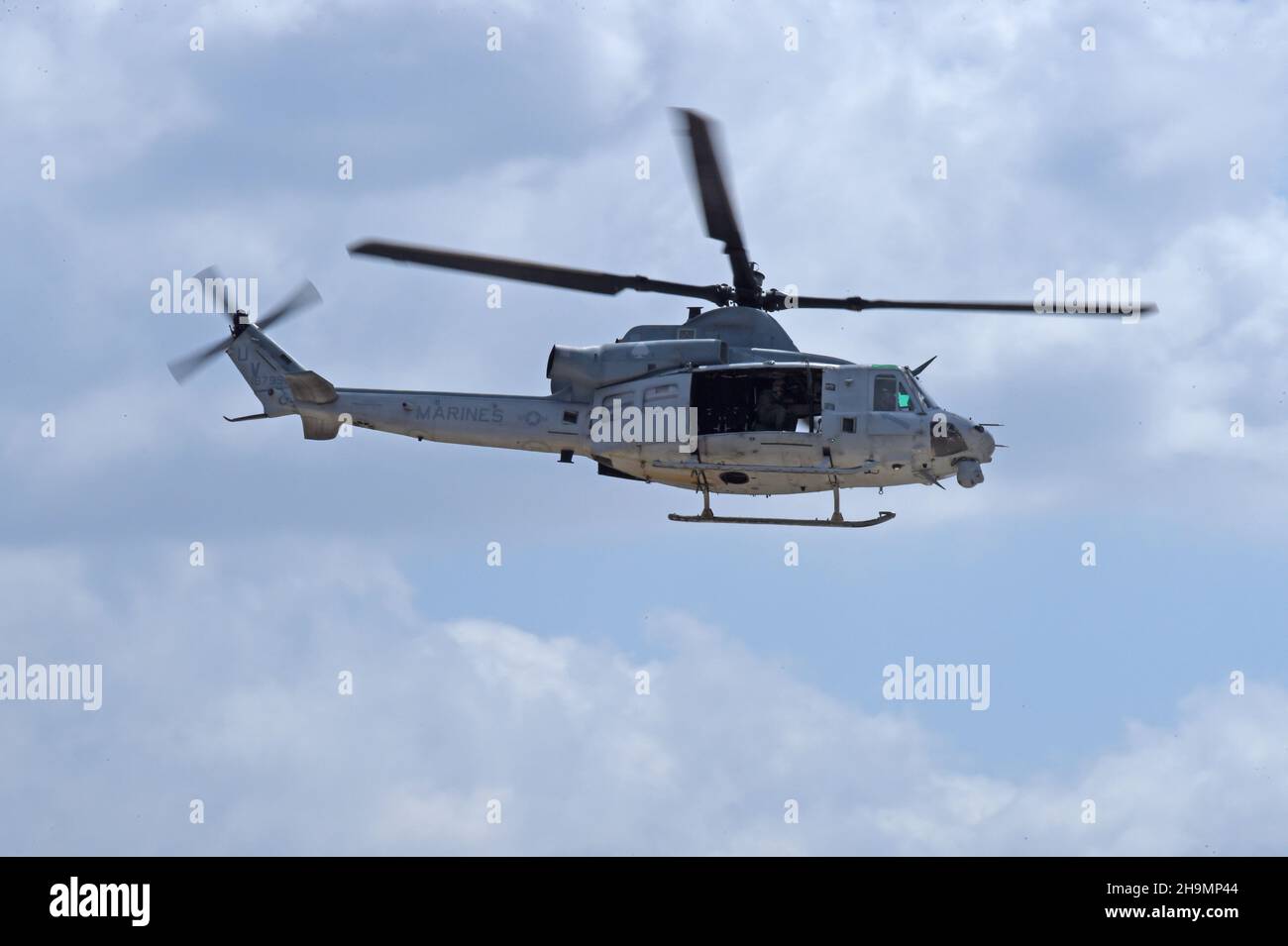 USMC UH-1Y Venom helicopter approaches the LZ during a MAGTF ...