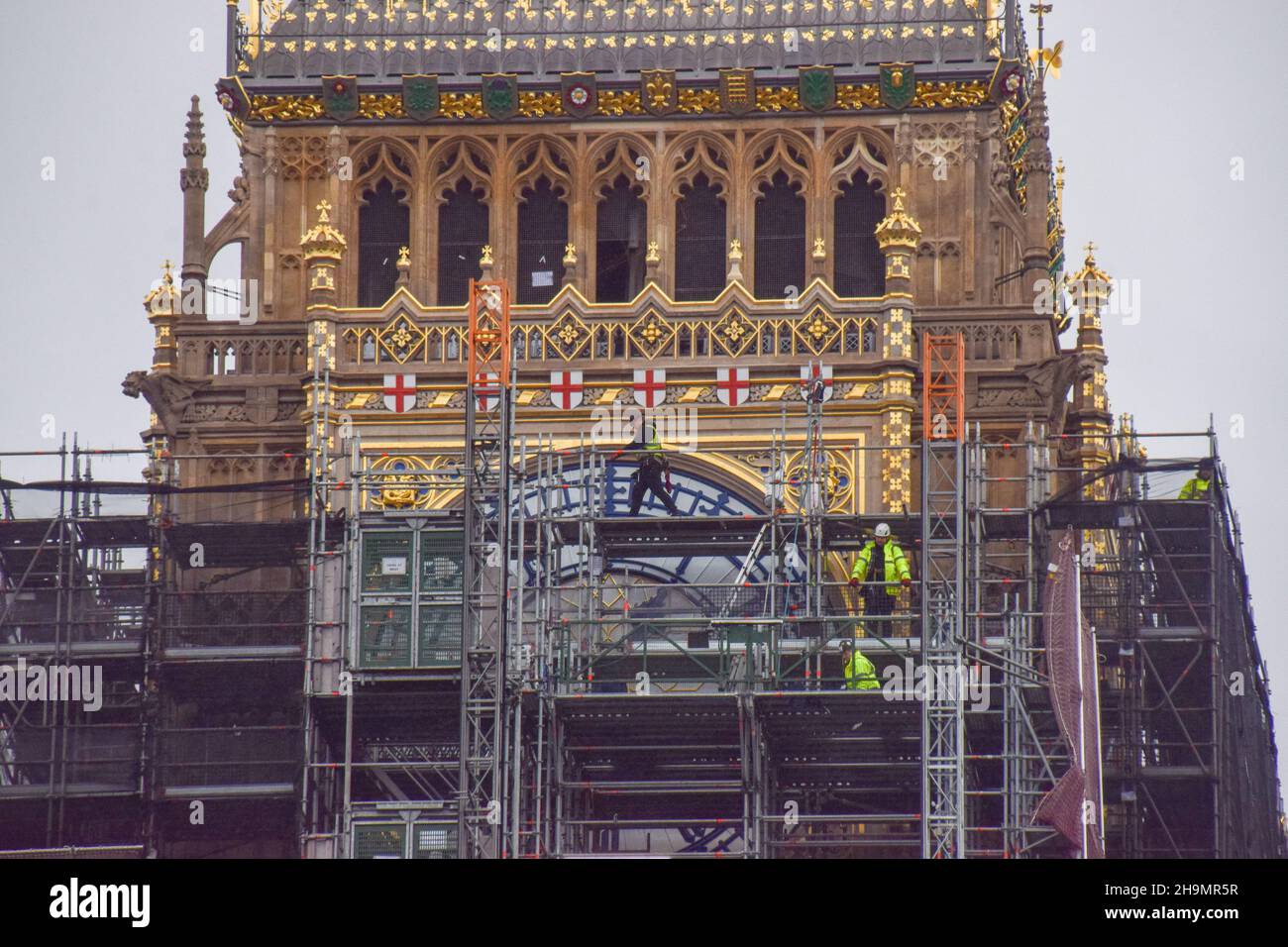 London, UK. 07th Dec, 2021. Workers renovate the clock face as ...