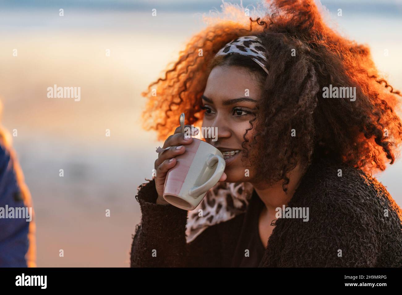Group female beach and drink hi-res stock photography and images - Alamy