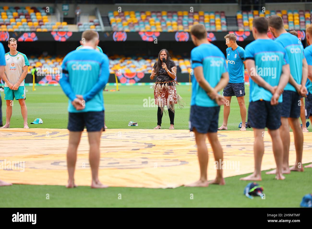 Both teams partaking in an Indigenous welcome to country Stock Photo ...