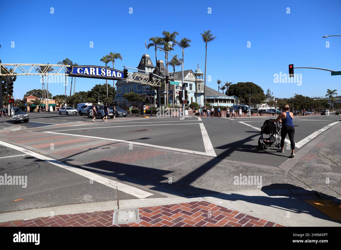 Pedestrian crossing california hi-res stock photography and images - Alamy