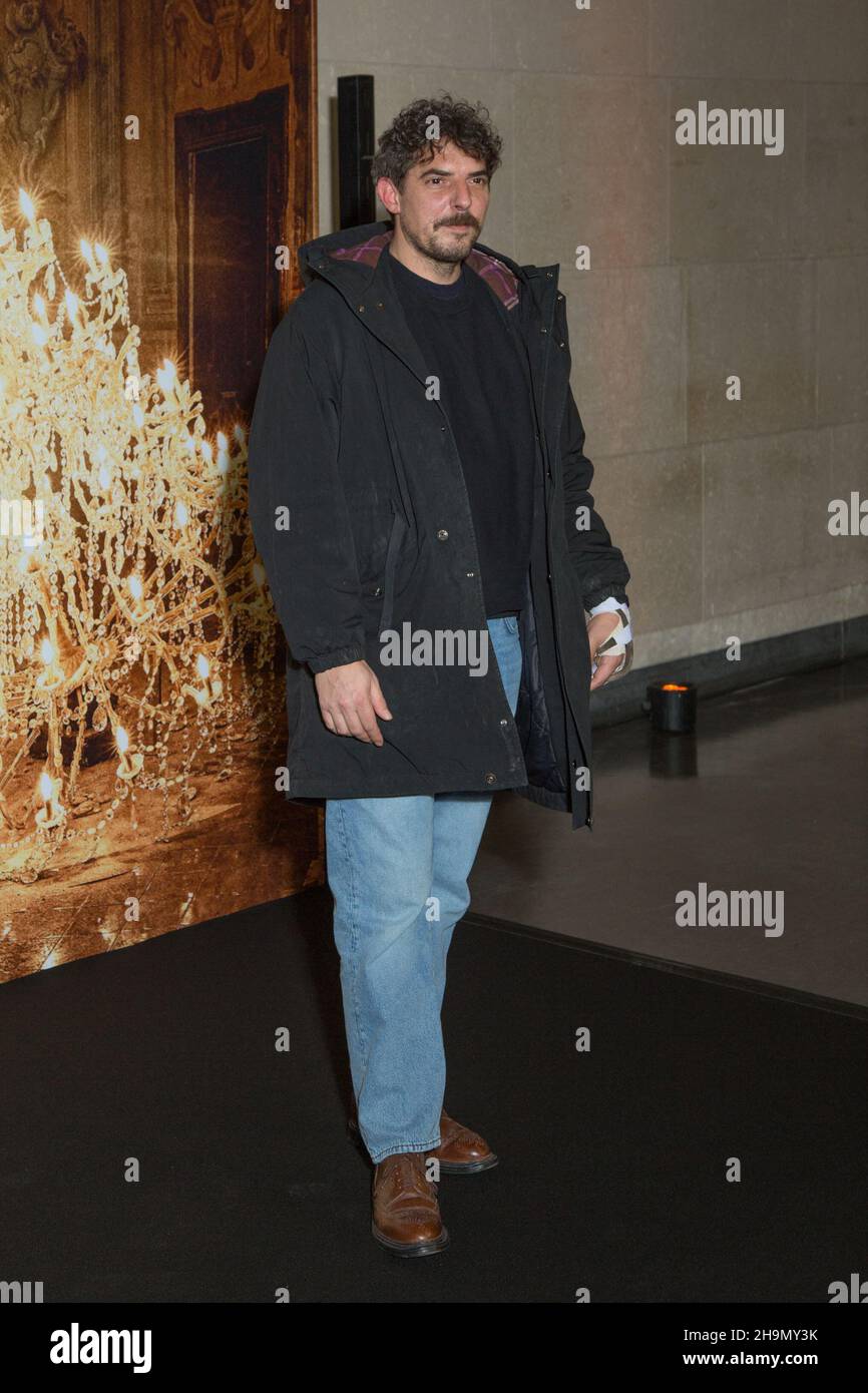 Damien Bonnard attend La Main de Dieu Netflix film premiere at La ...