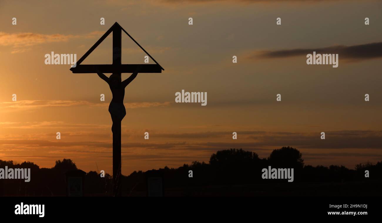 Jesus cross sunset hi-res stock photography and images - Alamy