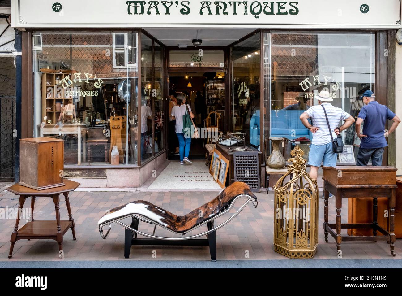 Exterior antique shop sale hi-res stock photography and images - Alamy