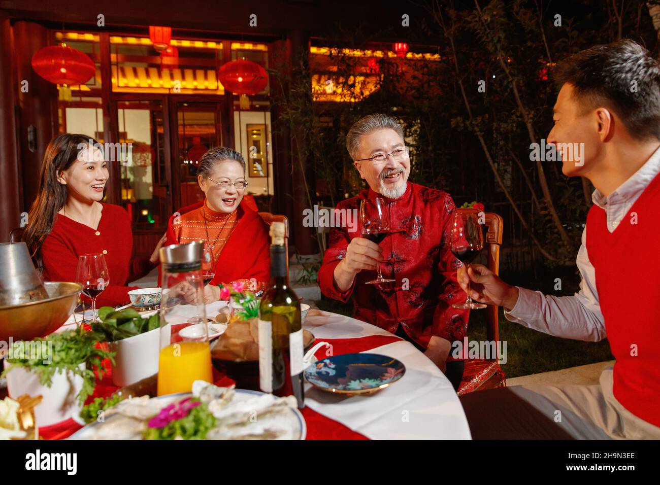 The Spring Festival Oriental family meals in the Chinese style garden ...