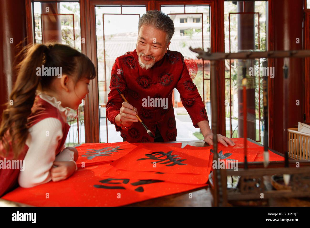 Two old indian men chatting hi-res stock photography and images - Alamy